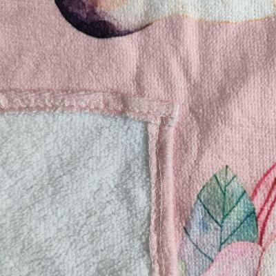 Chine Microfiber imprimé par bande dessinée faite sur commande badine le poncho à capuchon de serviette de plage à vendre