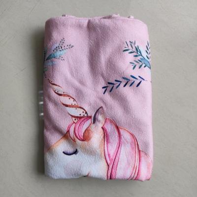 Chine Microfiber imprimé par bande dessinée faite sur commande badine le poncho à capuchon de serviette de plage à vendre