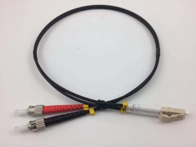 中国 低い挿入損失繊維のLCの複式アパートの黒LSZHのジャケットへの光学パッチ・コードST 販売のため
