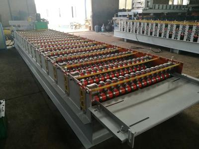 China O rolo do painel do telhado do SOLDADO/PPGI que forma o controle do PLC da máquina lamina a formação do processo à venda