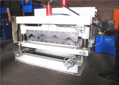 Cina 760 ha lustrato il rotolo delle mattonelle che forma la macchina, rotolo delle mattonelle di punto del tetto che forma la macchina 5.5KW in vendita