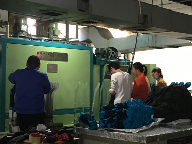 Verified China supplier - jiashan kingwell socks Co.,Ltd