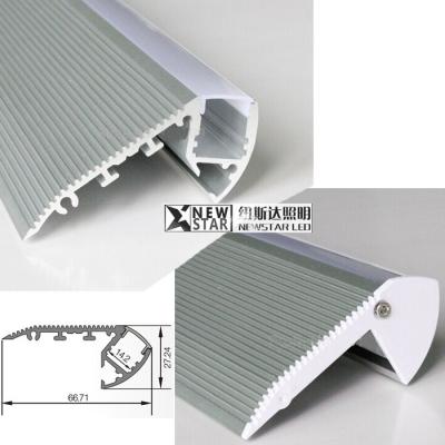 China La nueva superficie de aluminio llevada PWB del perfil de las tiras de la anchura de 12m m montó el accesorio de la forma de U usado para el uso especial en venta