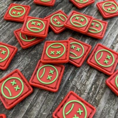 China Smile Sad Face Velcro Patch Op maat gemaakte ijzer op rubberen patches Te koop