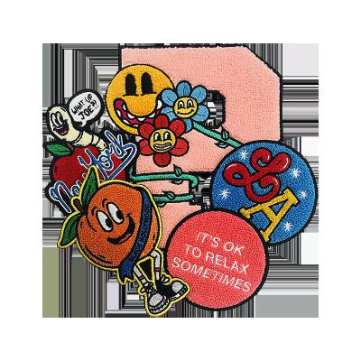 Cina Logo personalizzato Lettere di moda Abbigliamento Cappello Chenille Ferro su Patch ricamo in vendita
