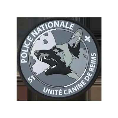 Cina LOGO personalizzato Press di calore Ferro da cucire su distintivi in gomma in rilievo Silicone morbido 2D 3D gomma PVC Patch per stoffa in vendita