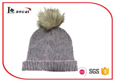 Cina Due cappelli tricottati del Beanie delle donne acriliche del mohair Ribbed colore con la pelliccia Pom del Faux in vendita