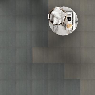 중국 파일 50x50cm 나일론 카펫은 솔루션 염색성 폴리 프로필렌 환대 카페트 타일을 타일로 덮습니다 판매용