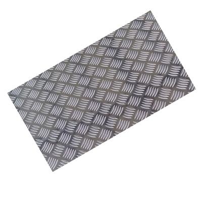 Cina Il pavimento di Diamond Plate For Bus Subway dell'alluminio di 1050 1060 5 Antivari ha anodizzato in vendita