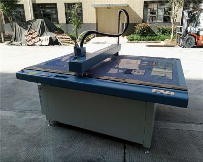 China Plotter de corte de patrones de muestra de cama plana digital para la creación de muestras con herramientas de corte por grabado en venta