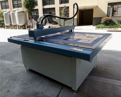China Plotter de corte de patrones de muestra de cama plana digital para la creación de muestras con herramientas de corte por grabado en venta