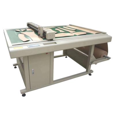 China Factory Price Vinyl Sticker Cutting Plotter with ≤3mm Cutting Thickness 2 Years Warranty and High Performance 3 Phase Step-motor for sale