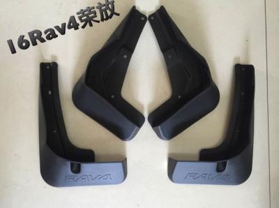 China A lama de borracha injetada do carro bate Toyota RAV4 Rongfang 2017 auto guarda-lamas modelo os mais atrasados à venda