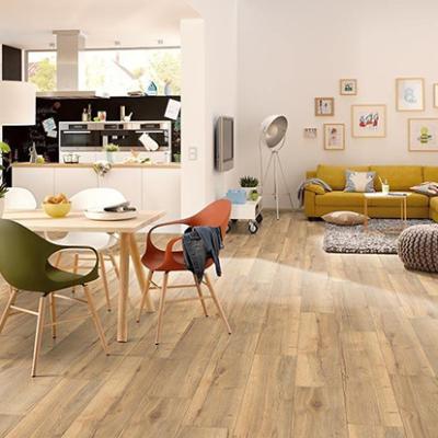 Cina Pavimenti in SPC di qualità commerciale da 4 mm con stile di design moderno e materiale resistente in vendita