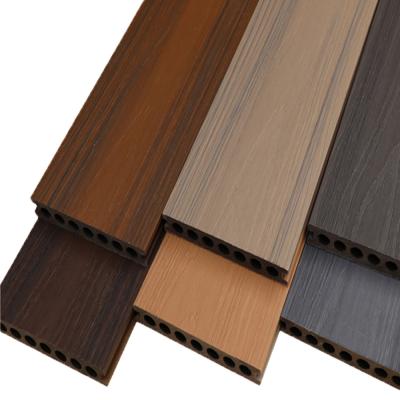 Cina Guida per l'installazione del pavimento sollevato per esterno con clip compositi in polipropilene di spessore di 25 mm in vendita