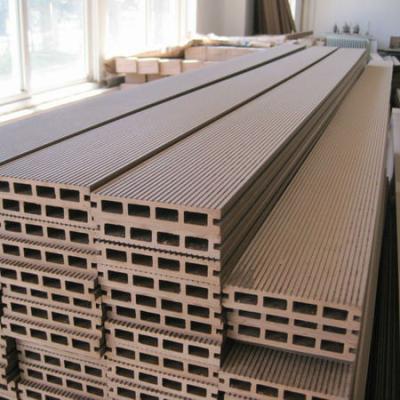 Cina Pavimento esterno impermeabile Patio Decking Pavimento esterno in legno di plastica composita in vendita