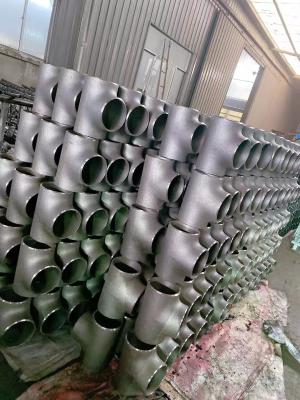 China 48 Zoll-Kohlenstoffstahl-T-Stück ASTM A234 Q235 Gi-Gleichgestellt-T-Stück nahtlos zu verkaufen