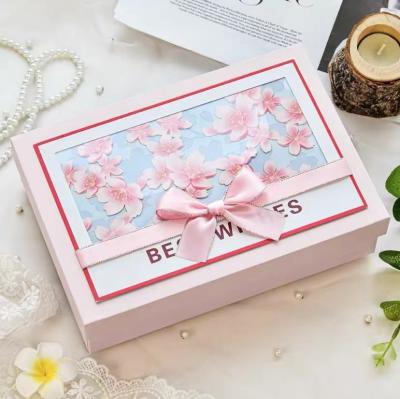 Cina 157gsm Art Paper Pink Gift Boxes con stampa del nastro CMYK in vendita