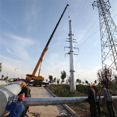 China Corriente eléctrica galvanizada poste de la inmersión caliente Q235 con la escalera que sube en venta