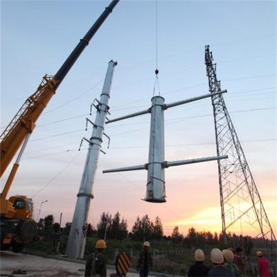 China Corriente eléctrica galvanizada poste de la inmersión caliente Q235 con la escalera que sube en venta