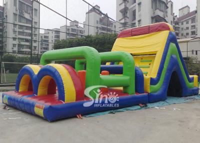 China De openlucht grote regenboogjonge geitjes stuiteren opblaasbare hinderniscursus voor commercieel gebruik Te koop