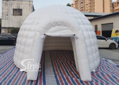 China 5m Draagbare Kleine Witte de Koepeltent van de Partij Opblaasbare die Iglo met Ingangstunnel van Glanzend Pvc-Geteerd zeildoek wordt gemaakt Te koop