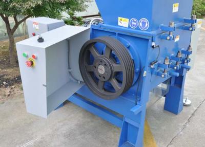 Cina 45kw sprecano il frantoio di plastica, frantoio di riciclaggio di plastica economizzatore d'energia 600r/Min in vendita