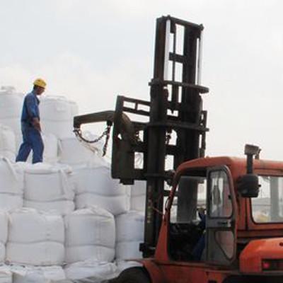 Chine Sulfate de sodium en poudre anhydre avec des pratiques de manipulation sûres et zéro métal dangereux à vendre