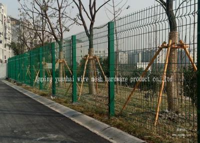 Cina Pannelli su ordinazione del ferro del recinto piegati triangolo a forma di pesca per il recinto municipale in vendita