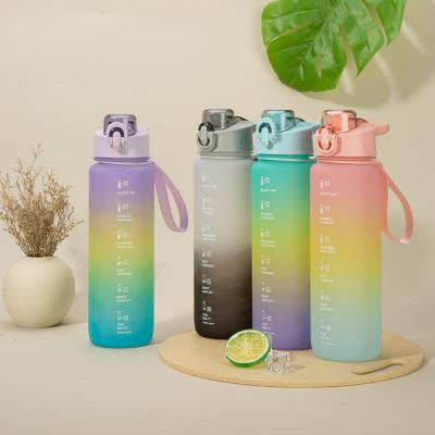 Cina La bevanda libera su ordinazione di Tritan della vendita all'ingrosso di Logo Imprint Colorful 32OZ BPA mette in mostra le bottiglie di plastica della bottiglia di acqua con Straw Lid in vendita