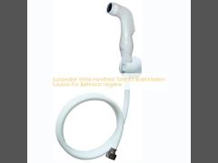 Un kit de toilettes portable blanc et durable est une solution moderne pour l‘hygiène des salles de bains.