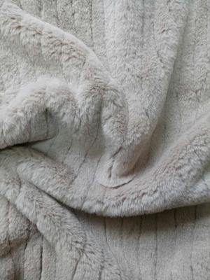 Cina Fabbrica di pelliccia di coniglio falso a scanalatura stretta 100% poliestere 150 cm CW o regolabile in vendita