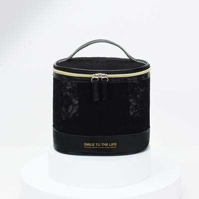 Cina Large Capacity Sustainable Women's Portable Fashion Travel Makeup Pouch Cosmetic Pouch Zipper Storage Bag in vendita