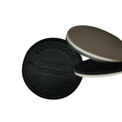 Cina Fashion Custom Colorful Round Garment Patches Embossed Logo Sewing Silicone Clothing Tags Labels in vendita