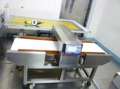 China Detector de metais dos produtos alimentares da sensibilidade magnético para a carne/bebida à venda