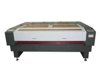 Cina La lana d'alimentazione automatica ha ritenuto la tagliatrice del laser incidere l'attrezzatura per il giocattolo peluche/del tessuto in vendita