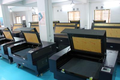 Cina Tagliatrice industriale del laser di CNC di alta precisione del metallo per tagliare l'acciaio di 1.5mm in vendita