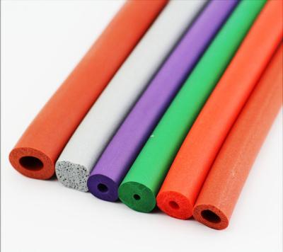 Chine Tuyauterie flexible molle d'éponge de silicone résistante à la chaleur, élongation 250-400% à vendre