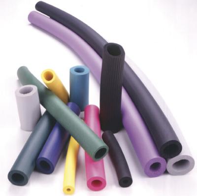 Chine Tuyauterie flexible molle d'éponge de silicone résistante à la chaleur, élongation 250-400% à vendre