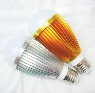 China Bulbo conduzido 7w de Aluminumn dimmable à venda