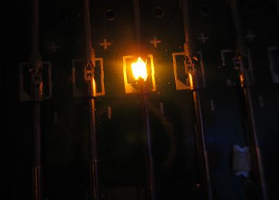 중국 최고 노란 칩 LED 90mW 전자공학 성분이 다이오드에 의하여 SMD 칩 LED 0.8mm 고도 0805 포장 점화합니다 판매용
