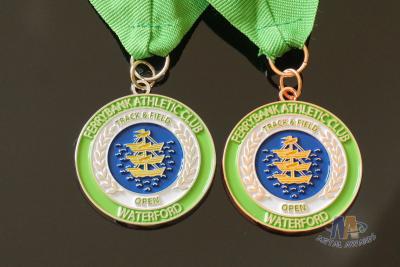 Cina Le medaglie del premio del metallo di rematura o della barca a vela la pressofusione che elabora con i colori morbidi dello smalto in vendita