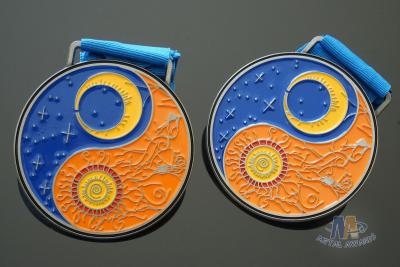 Cina Medaglie materiali in lega di zinco del premio del metallo otto diagrammi con il Sun ed il logo della luna in vendita