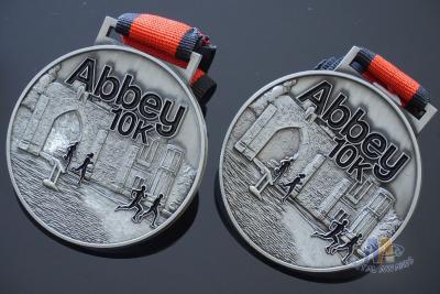Cina Medaglione maratona su ordinazione del modello di effetto delle medaglie 3D del premio di sport di nuoto dell'abbazia 10k in vendita