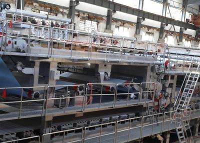 China Máquina de papel de escrita da maquinaria 20 TPD do papel de rolamento, polpa de madeira do papel do tamanho A4 que faz a máquina à venda