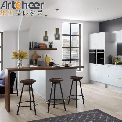Κίνα Budget-Friendly Modern Kitchen Cabinets And Furniture With Beveled Edge Countertop προς πώληση