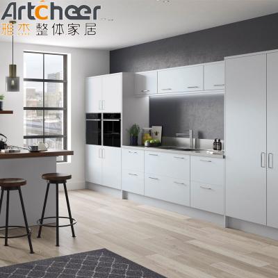 Κίνα Budget-Friendly Modern Kitchen Cabinets And Furniture With Beveled Edge Countertop προς πώληση
