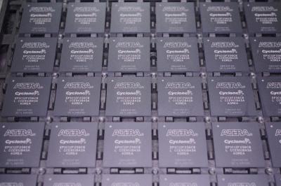 China Al-tera Ep3c55f484i7n Elektronische Komponenten CMOS Integrierte Schaltungen Mikrocontroller Microchip EP3C55F484I7N zu verkaufen