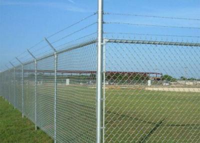 Cina parte superiore del recinto del collegamento a catena galvanizzata di apertura 50mm con filo spinato in vendita