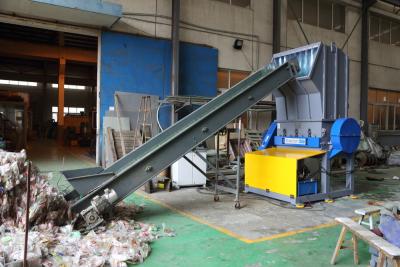 Cina frantoio di plastica della bottiglia della lama 9CrSi, granulatore di plastica della trinciatrice 0.5t/H in vendita